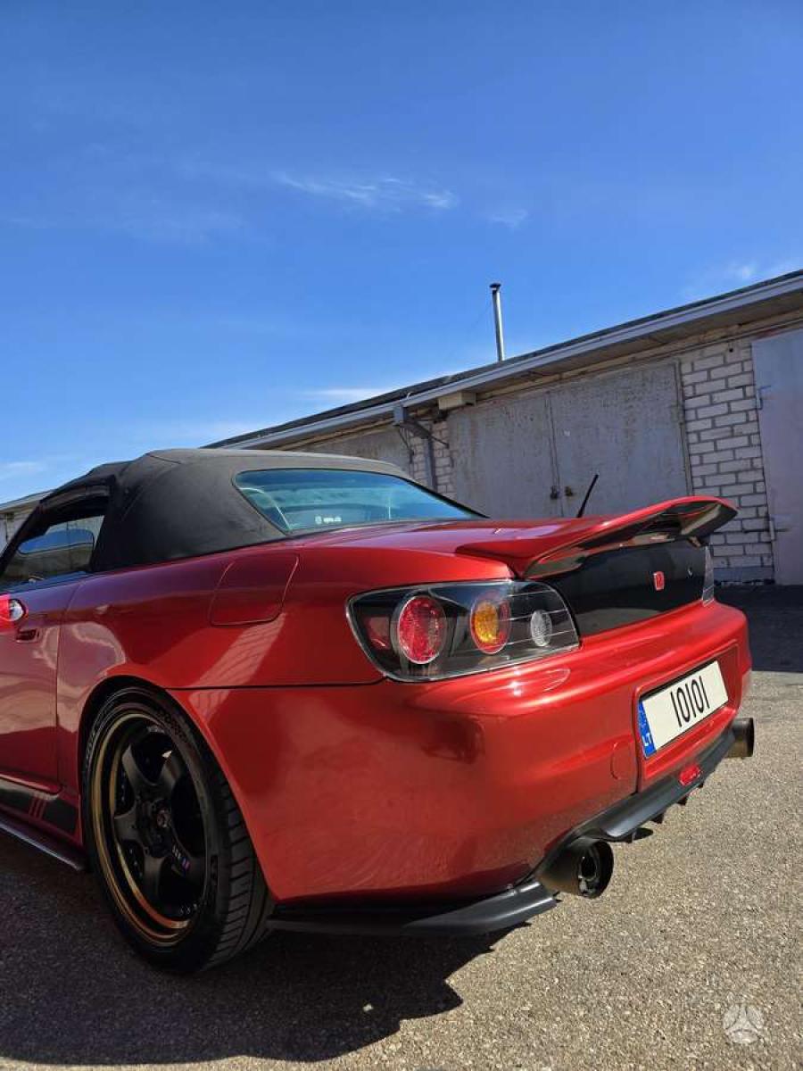 Sarkans Honda S2000 2001 Kauņa, ar dzinēja tilpumu 2.00 L un nobraukumu 117 tūkst. km par 18500 €, foto 26 vietnē AUTOMOTO.COM.LV
