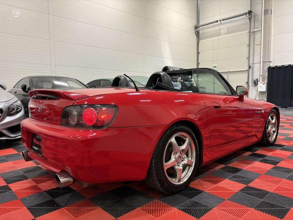 Sarkans Honda S2000 2002 Viļņa, ar dzinēja tilpumu 2.00 L un nobraukumu 286 tūkst. km par 16990 €, foto 4 vietnē AUTOMOTO.COM.LV