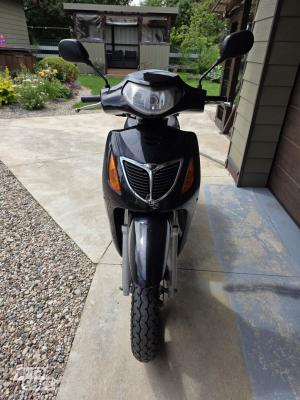 Black Honda SH 2008 in Pasvalys, with an engine capacity of 0.13 L and mileage of 25 thousand km for 999 €, photo 17 on AUTOMOTO.COM.LV