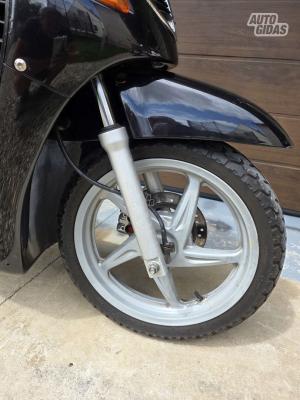 Black Honda SH 2008 in Pasvalys, with an engine capacity of 0.13 L and mileage of 25 thousand km for 999 €, photo 20 on AUTOMOTO.COM.LV