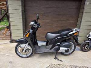 Melns Honda SH 2008 Pasvalys, ar dzinēja tilpumu 0.13 L un nobraukumu 25 tūkst. km par 999 €, foto 5 vietnē AUTOMOTO.COM.LV