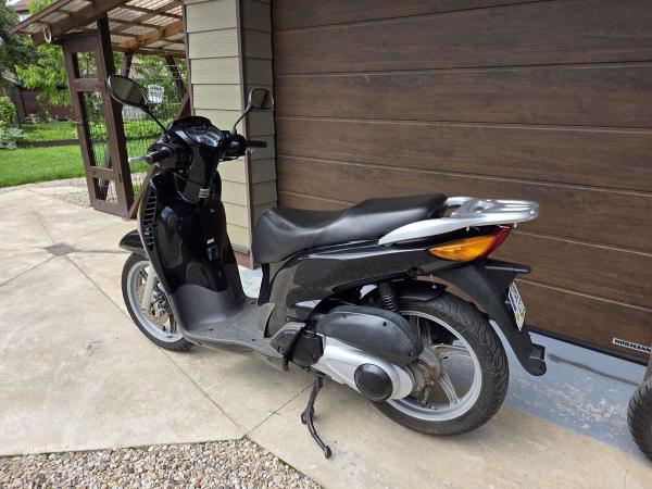 Melns Honda SH 2008 Pasvalys, ar dzinēja tilpumu 0.13 L un nobraukumu 25 tūkst. km par 999 €, foto 5 vietnē AUTOMOTO.COM.LV