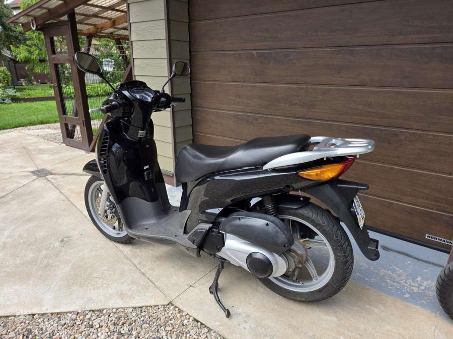Melns Honda SH 2008 Pasvalys, ar dzinēja tilpumu 0.13 L un nobraukumu 25 tūkst. km par 999 €, foto 6 vietnē AUTOMOTO.COM.LV