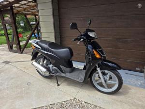 Melns Honda SH 2008 Pasvalys, ar dzinēja tilpumu 0.13 L un nobraukumu 25 tūkst. km par 999 €, foto 8 vietnē AUTOMOTO.COM.LV