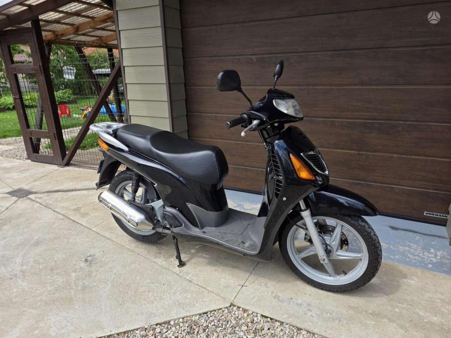 Melns Honda SH 2008 Pasvalys, ar dzinēja tilpumu 0.13 L un nobraukumu 25 tūkst. km par 999 €, foto 8 vietnē AUTOMOTO.COM.LV