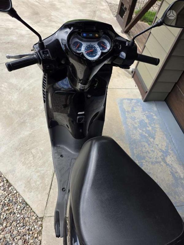 Melns Honda SH 2008 Pasvalys, ar dzinēja tilpumu 0.13 L un nobraukumu 25 tūkst. km par 999 €, foto 8 vietnē AUTOMOTO.COM.LV