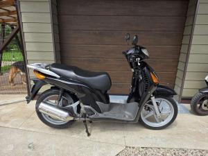 Melns Honda SH 2008 Pasvalys, ar dzinēja tilpumu 0.13 L un nobraukumu 25 tūkst. km par 999 €, foto 10 vietnē AUTOMOTO.COM.LV