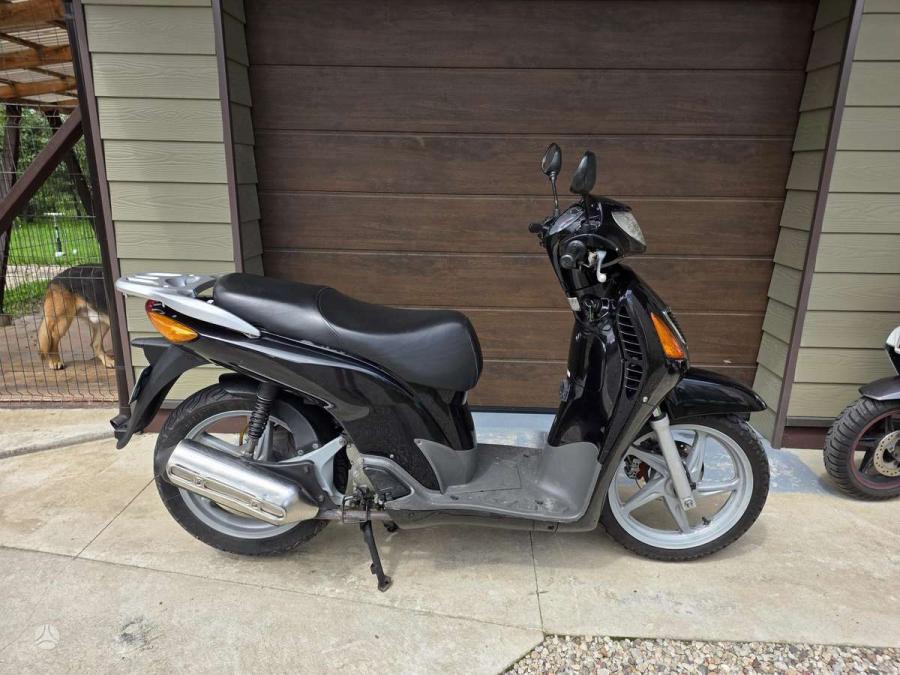 Melns Honda SH 2008 Pasvalys, ar dzinēja tilpumu 0.13 L un nobraukumu 25 tūkst. km par 999 €, foto 10 vietnē AUTOMOTO.COM.LV