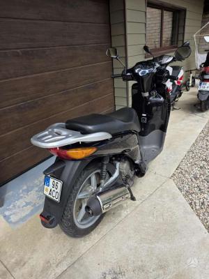 Melns Honda SH 2008 Pasvalys, ar dzinēja tilpumu 0.13 L un nobraukumu 25 tūkst. km par 999 €, foto 13 vietnē AUTOMOTO.COM.LV