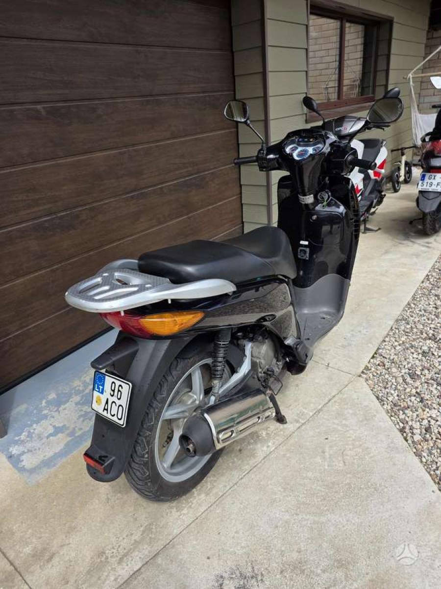 Melns Honda SH 2008 Pasvalys, ar dzinēja tilpumu 0.13 L un nobraukumu 25 tūkst. km par 999 €, foto 13 vietnē AUTOMOTO.COM.LV