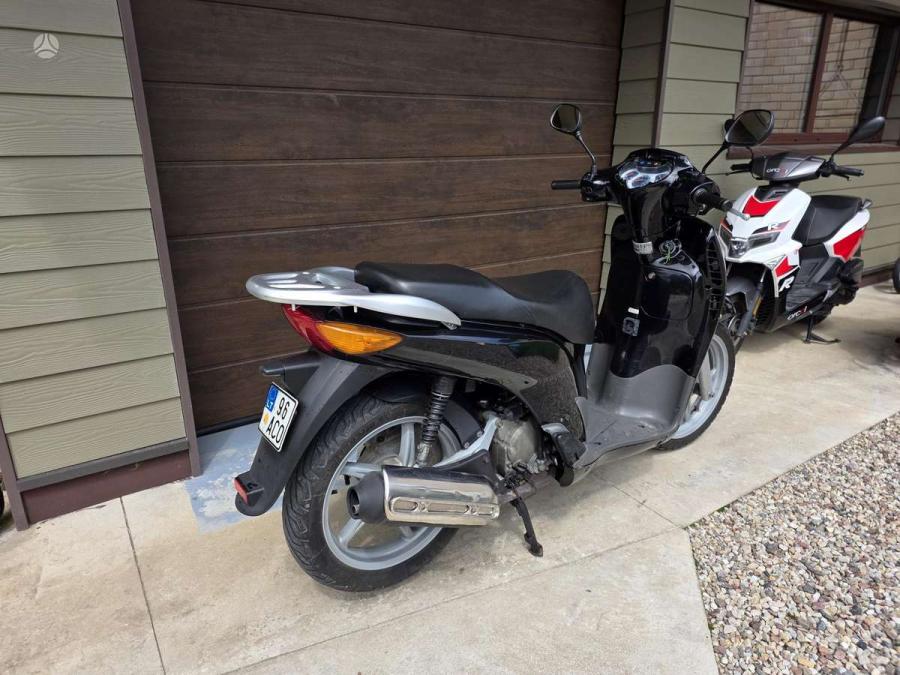Melns Honda SH 2008 Pasvalys, ar dzinēja tilpumu 0.13 L un nobraukumu 25 tūkst. km par 999 €, foto 14 vietnē AUTOMOTO.COM.LV