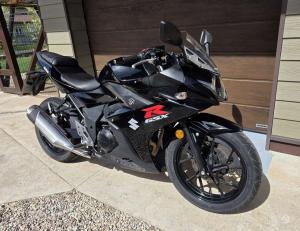 Melns Honda SH 2018 Pasvalys, ar dzinēja tilpumu 0.25 L un nobraukumu 18 tūkst. km par 1749 €, foto  vietnē AUTOMOTO.COM.LV