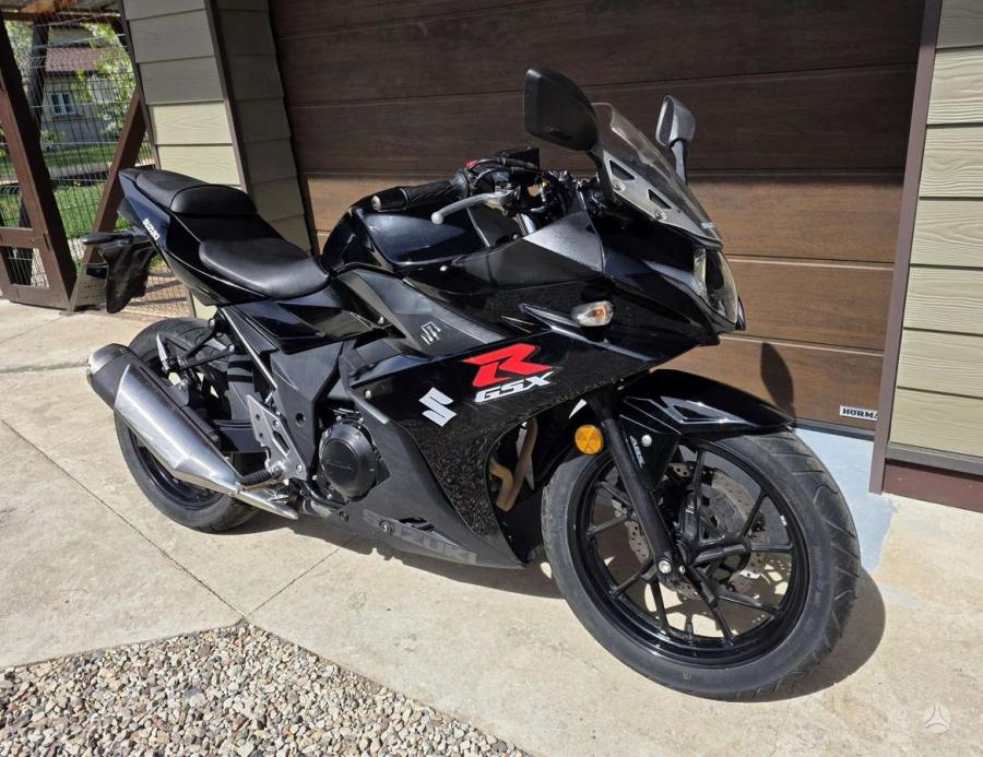 Melns Honda SH 2018 Pasvalys, ar dzinēja tilpumu 0.25 L un nobraukumu 18 tūkst. km par 1749 €, foto 1 vietnē AUTOMOTO.COM.LV