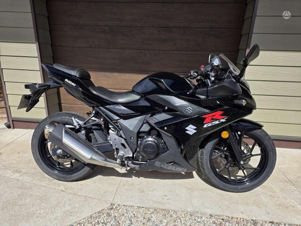 Melns Honda SH 2018 Pasvalys, ar dzinēja tilpumu 0.25 L un nobraukumu 18 tūkst. km par 1749 €, foto 2 vietnē AUTOMOTO.COM.LV