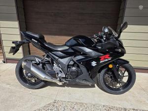 Melns Honda SH 2018 Pasvalys, ar dzinēja tilpumu 0.25 L un nobraukumu 18 tūkst. km par 1749 €, foto 3 vietnē AUTOMOTO.COM.LV