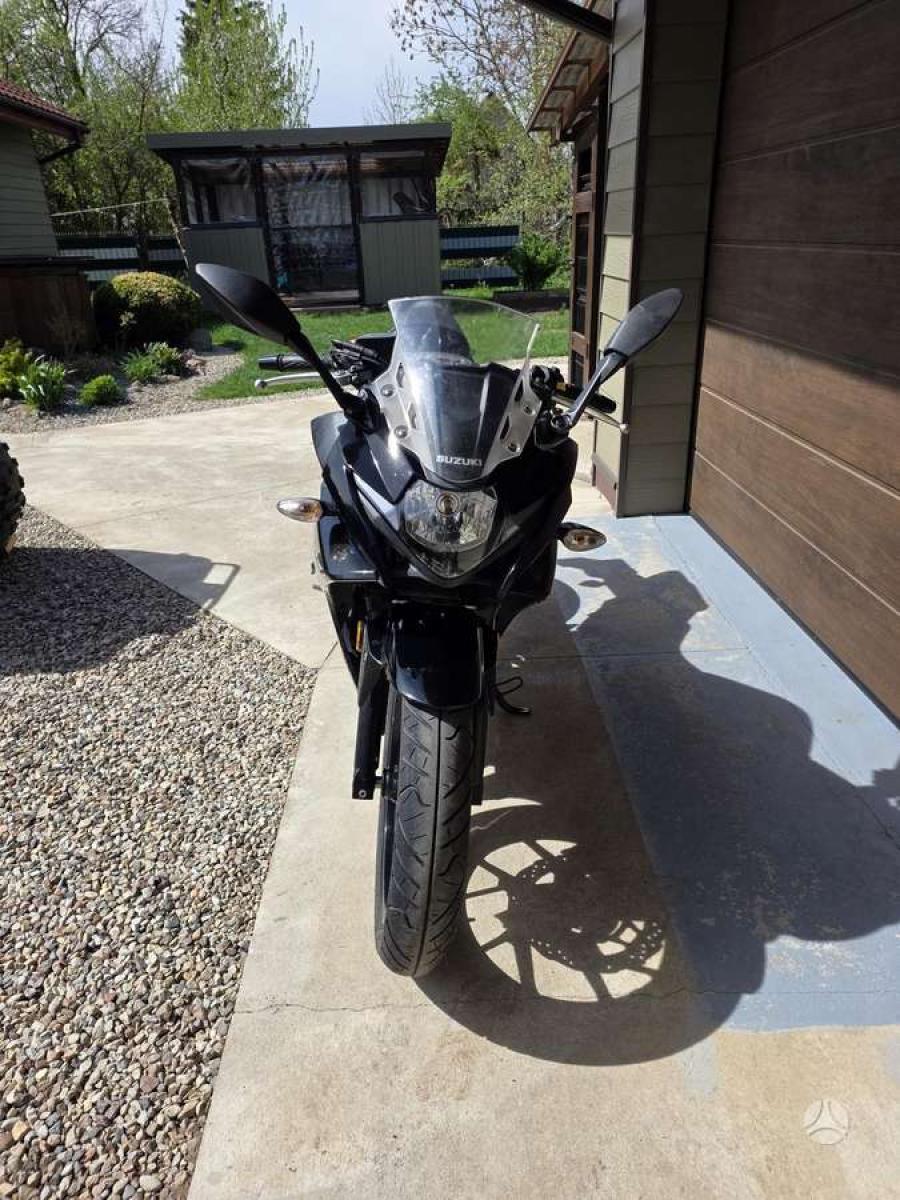 Melns Honda SH 2018 Pasvalys, ar dzinēja tilpumu 0.25 L un nobraukumu 18 tūkst. km par 1749 €, foto 4 vietnē AUTOMOTO.COM.LV