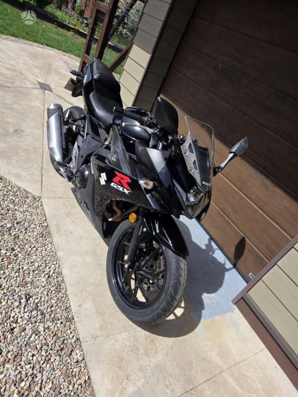 Melns Honda SH 2018 Pasvalys, ar dzinēja tilpumu 0.25 L un nobraukumu 18 tūkst. km par 1749 €, foto 6 vietnē AUTOMOTO.COM.LV