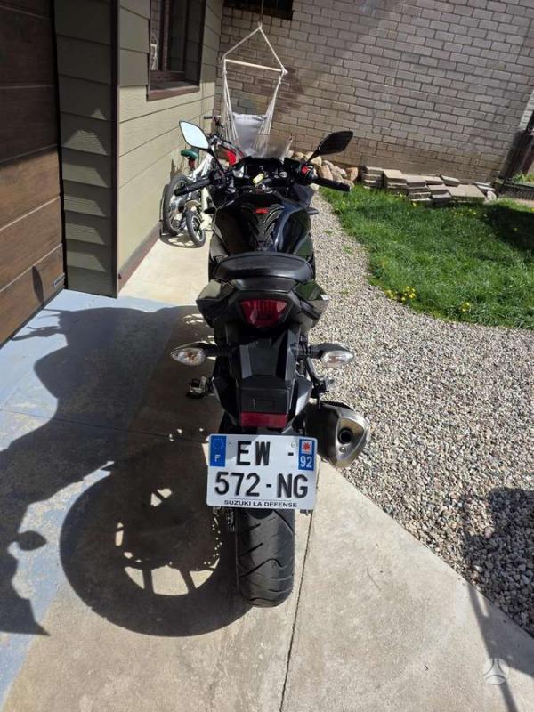 Melns Honda SH 2018 Pasvalys, ar dzinēja tilpumu 0.25 L un nobraukumu 18 tūkst. km par 1749 €, foto 8 vietnē AUTOMOTO.COM.LV