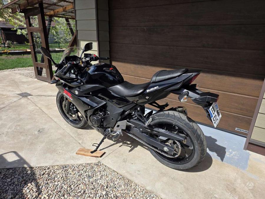 Melns Honda SH 2018 Pasvalys, ar dzinēja tilpumu 0.25 L un nobraukumu 18 tūkst. km par 1749 €, foto 15 vietnē AUTOMOTO.COM.LV