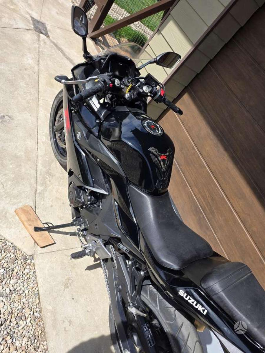 Melns Honda SH 2018 Pasvalys, ar dzinēja tilpumu 0.25 L un nobraukumu 18 tūkst. km par 1749 €, foto 20 vietnē AUTOMOTO.COM.LV