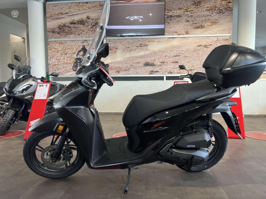Black Honda SH 2026 in Vilnius, with an engine capacity of 0.13 L and mileage of 0 thousand km for 4690 €, photo 1 on AUTOMOTO.COM.LV