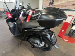 Black Honda SH 2026 in Vilnius, with an engine capacity of 0.13 L and mileage of 0 thousand km for 4690 €, photo 4 on AUTOMOTO.COM.LV