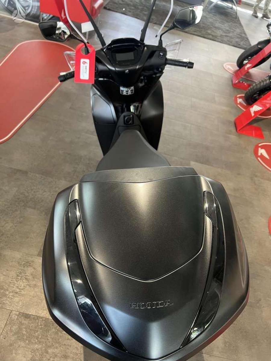 Black Honda SH 2026 in Vilnius, with an engine capacity of 0.13 L and mileage of 0 thousand km for 4690 €, photo 7 on AUTOMOTO.COM.LV