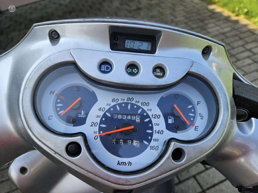 Pelēks Honda SH 2001 Kauņa, ar dzinēja tilpumu 0.13 L un nobraukumu 8 tūkst. km par 900 €, foto 4 vietnē AUTOMOTO.COM.LV