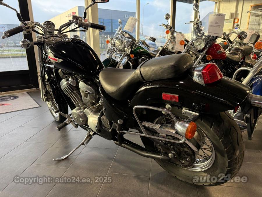 Black Honda Shadow 600 1993 in Tallinn, with an engine capacity of 0.58 L and mileage of 21 thousand km for 1990 €, photo 15 on AUTOMOTO.COM.LV