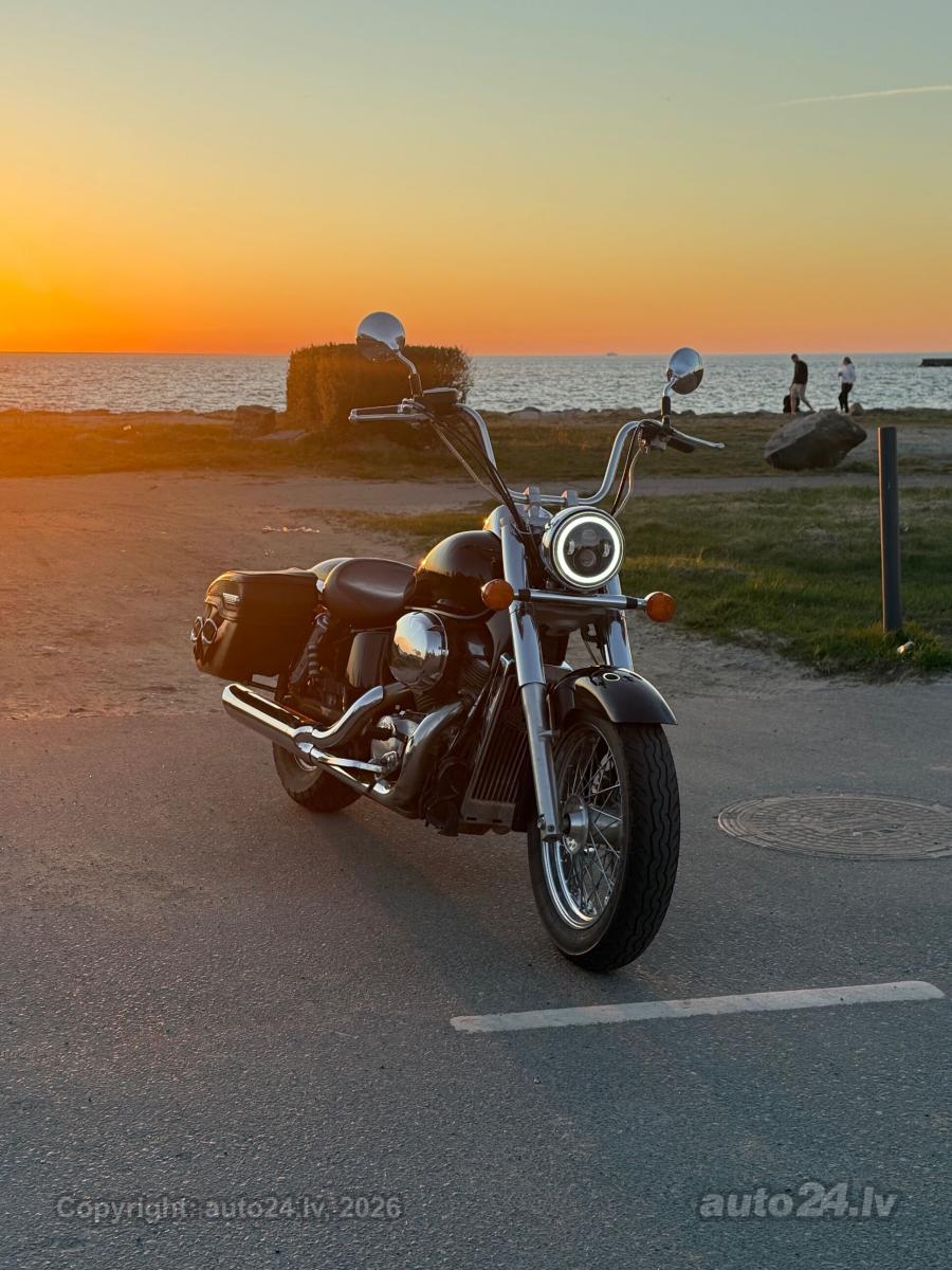 Black Honda Shadow 750 2000 in Tallinn, with an engine capacity of 0.75 L and mileage of 48 thousand km for 3850 €, photo 1 on AUTOMOTO.COM.LV