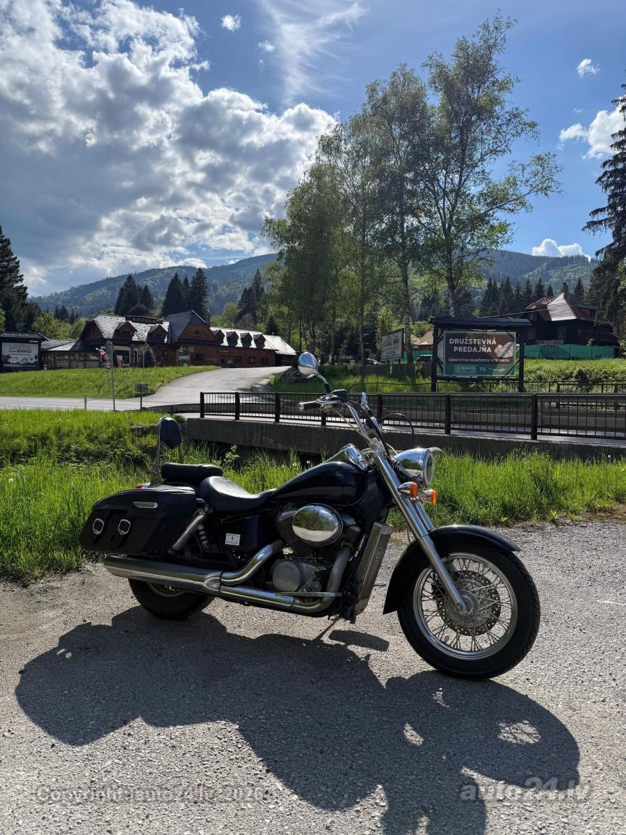 Black Honda Shadow 750 2000 in Tallinn, with an engine capacity of 0.75 L and mileage of 48 thousand km for 3850 €, photo 3 on AUTOMOTO.COM.LV