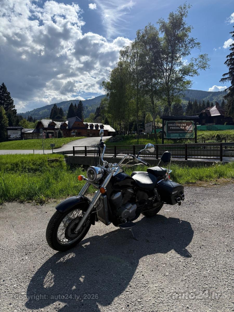 Black Honda Shadow 750 2000 in Tallinn, with an engine capacity of 0.75 L and mileage of 48 thousand km for 3850 €, photo 4 on AUTOMOTO.COM.LV