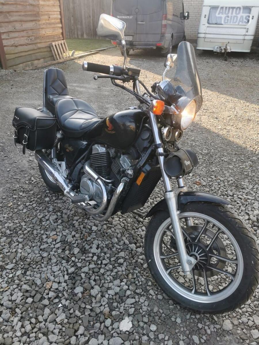 Melns Honda Shadow 1985 Šakiai, ar dzinēja tilpumu 0.50 L un nobraukumu 45 tūkst. km par 1600 €, foto 1 vietnē AUTOMOTO.COM.LV