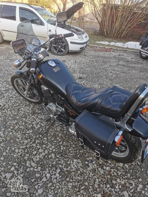 Black Honda Shadow 1985 in Sakiai, with an engine capacity of 0.50 L and mileage of 45 thousand km for 1600 €, photo 2 on AUTOMOTO.COM.LV