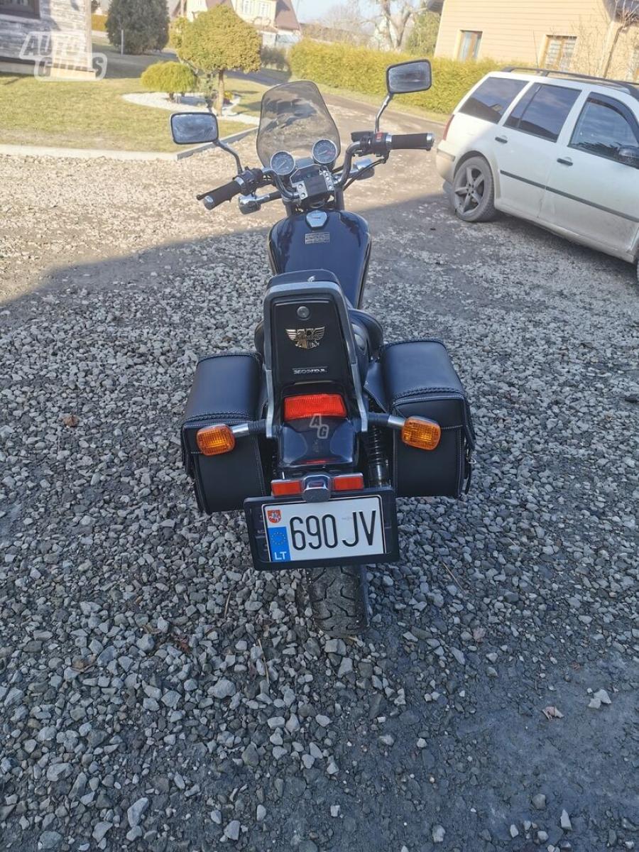 Melns Honda Shadow 1985 Šakiai, ar dzinēja tilpumu 0.50 L un nobraukumu 45 tūkst. km par 1600 €, foto 3 vietnē AUTOMOTO.COM.LV