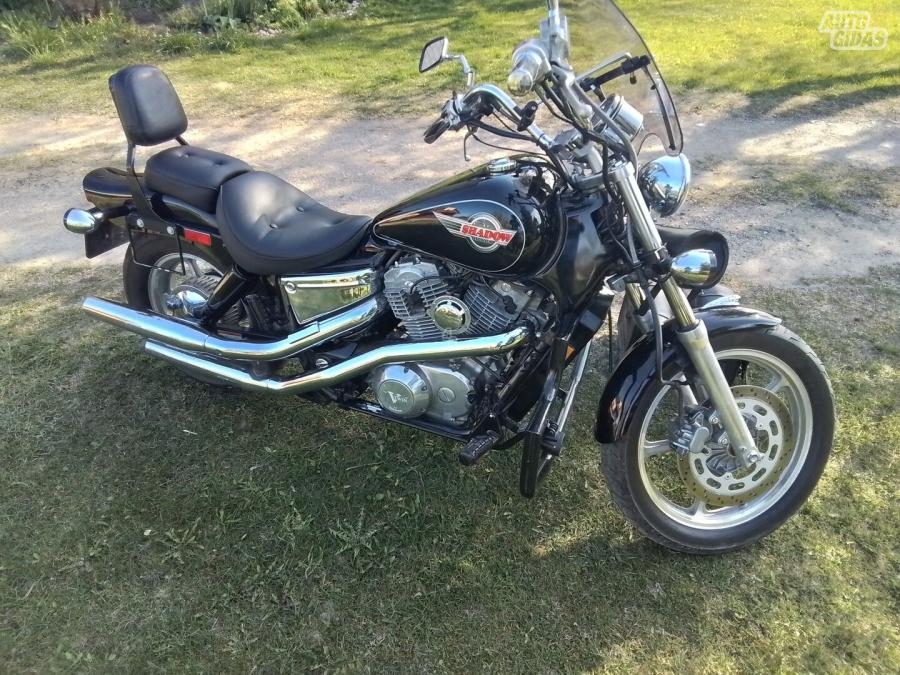 Black Honda Shadow 1994 in Raseiniai, with an engine capacity of 1.10 L and mileage of 43 thousand km for 2700 €, photo 6 on AUTOMOTO.COM.LV