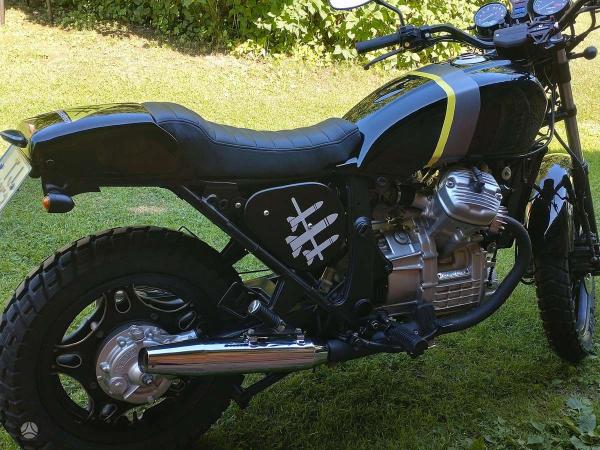 Black Honda Silverwing 1981 in Riga, with an engine capacity of 0.50 L and mileage of 23 thousand km for 3900 €, photo 1 on AUTOMOTO.COM.LV