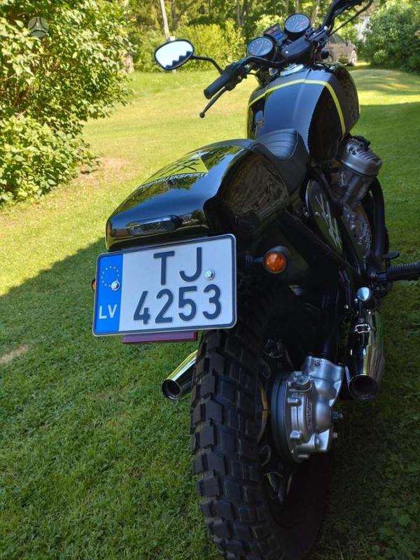 Black Honda Silverwing 1981 in Riga, with an engine capacity of 0.50 L and mileage of 23 thousand km for 3900 €, photo 2 on AUTOMOTO.COM.LV