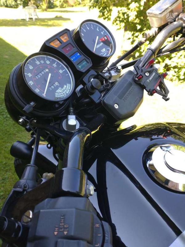 Black Honda Silverwing 1981 in Riga, with an engine capacity of 0.50 L and mileage of 23 thousand km for 3900 €, photo 8 on AUTOMOTO.COM.LV