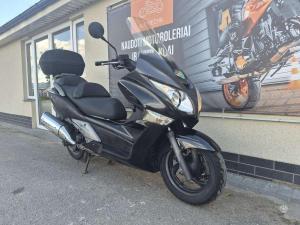 Melns Honda Silverwing 2009 Panevēža, ar dzinēja tilpumu 0.40 L un nobraukumu 24 tūkst. km par 2100 €, foto 1 vietnē AUTOMOTO.COM.LV