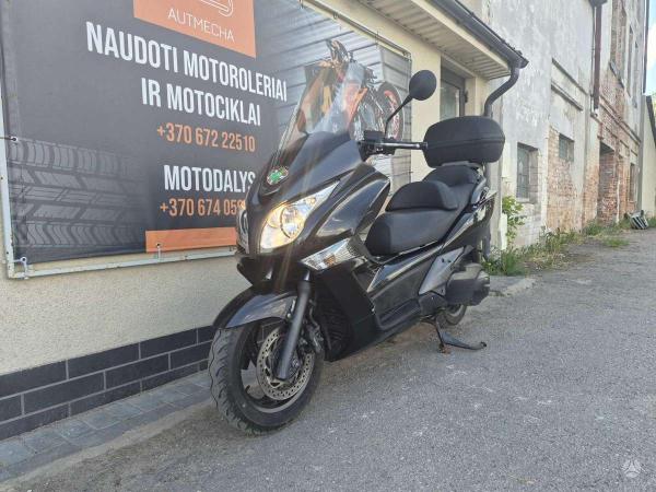 Melns Honda Silverwing 2009 Panevēža, ar dzinēja tilpumu 0.40 L un nobraukumu 24 tūkst. km par 2100 €, foto 2 vietnē AUTOMOTO.COM.LV