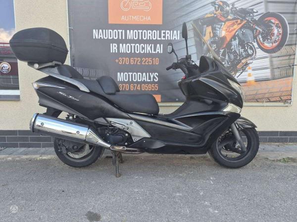 Melns Honda Silverwing 2009 Panevēža, ar dzinēja tilpumu 0.40 L un nobraukumu 24 tūkst. km par 2100 €, foto 3 vietnē AUTOMOTO.COM.LV