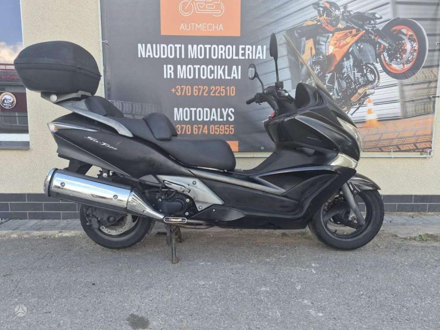 Melns Honda Silverwing 2009 Panevēža, ar dzinēja tilpumu 0.40 L un nobraukumu 24 tūkst. km par 2100 €, foto 4 vietnē AUTOMOTO.COM.LV