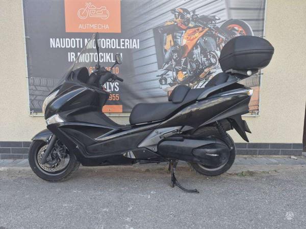 Melns Honda Silverwing 2009 Panevēža, ar dzinēja tilpumu 0.40 L un nobraukumu 24 tūkst. km par 2100 €, foto 4 vietnē AUTOMOTO.COM.LV