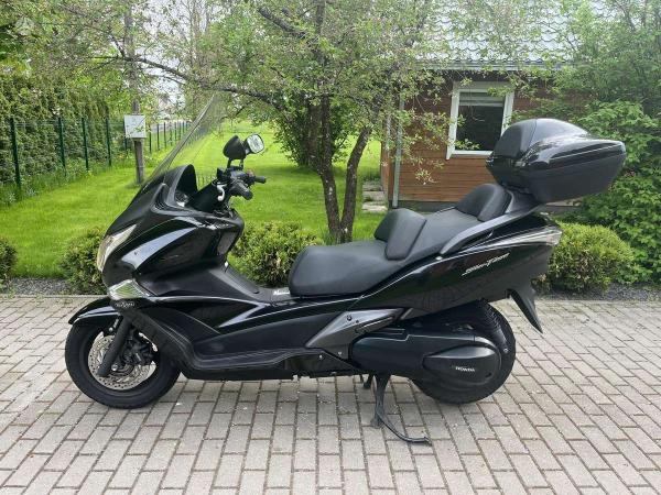 Melns Honda Silverwing 2009 Širvintos, ar dzinēja tilpumu 0.40 L un nobraukumu 44 tūkst. km par 2200 €, foto 2 vietnē AUTOMOTO.COM.LV