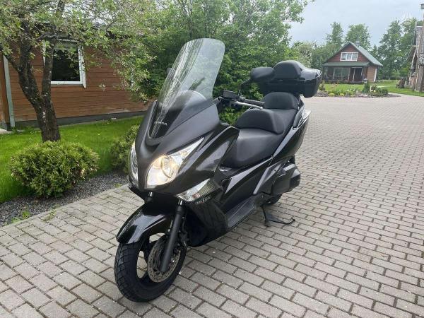 Melns Honda Silverwing 2009 Širvintos, ar dzinēja tilpumu 0.40 L un nobraukumu 44 tūkst. km par 2200 €, foto 3 vietnē AUTOMOTO.COM.LV