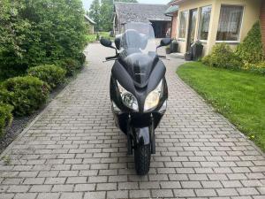 Black Honda Silverwing 2009 in Sirvintos, with an engine capacity of 0.40 L and mileage of 44 thousand km for 2200 €, photo 5 on AUTOMOTO.COM.LV