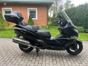 Black Honda Silverwing 2009 in Sirvintos, with an engine capacity of 0.40 L and mileage of 44 thousand km for 2200 €, photo 6 on AUTOMOTO.COM.LV