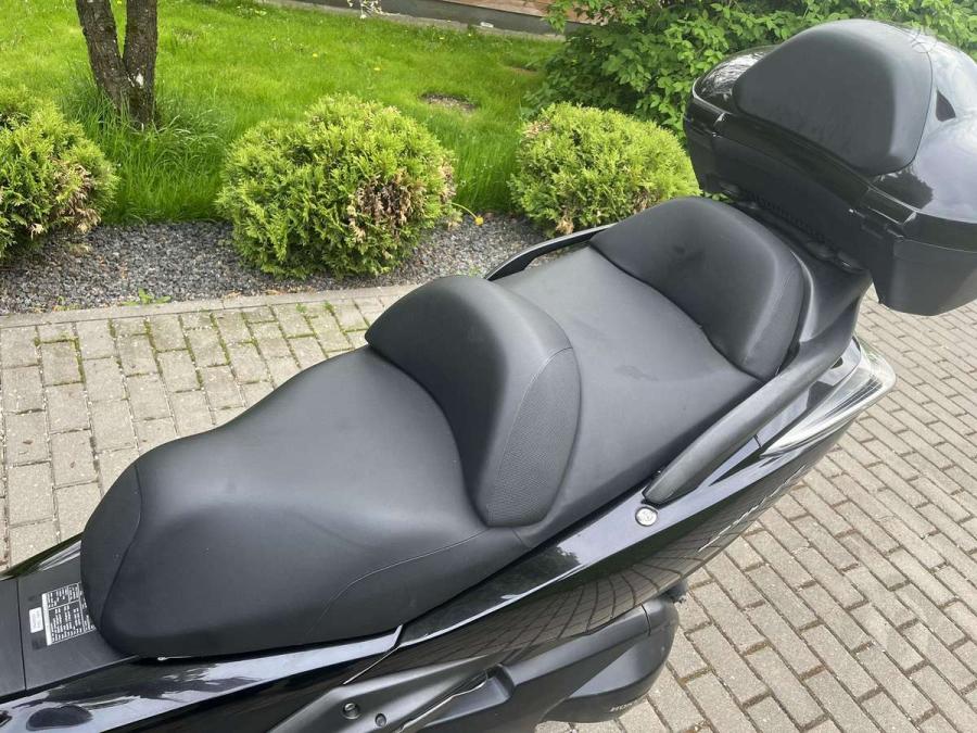Black Honda Silverwing 2009 in Sirvintos, with an engine capacity of 0.40 L and mileage of 44 thousand km for 2200 €, photo 11 on AUTOMOTO.COM.LV
