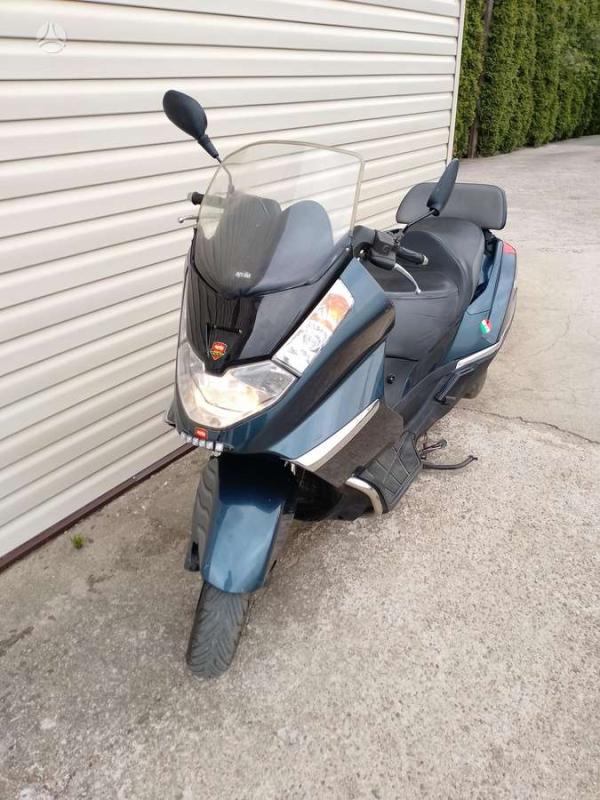 Blue Honda Silverwing 2006 in Vilnius, with an engine capacity of 0.50 L and mileage of 47 thousand km for 1089 €, photo 4 on AUTOMOTO.COM.LV